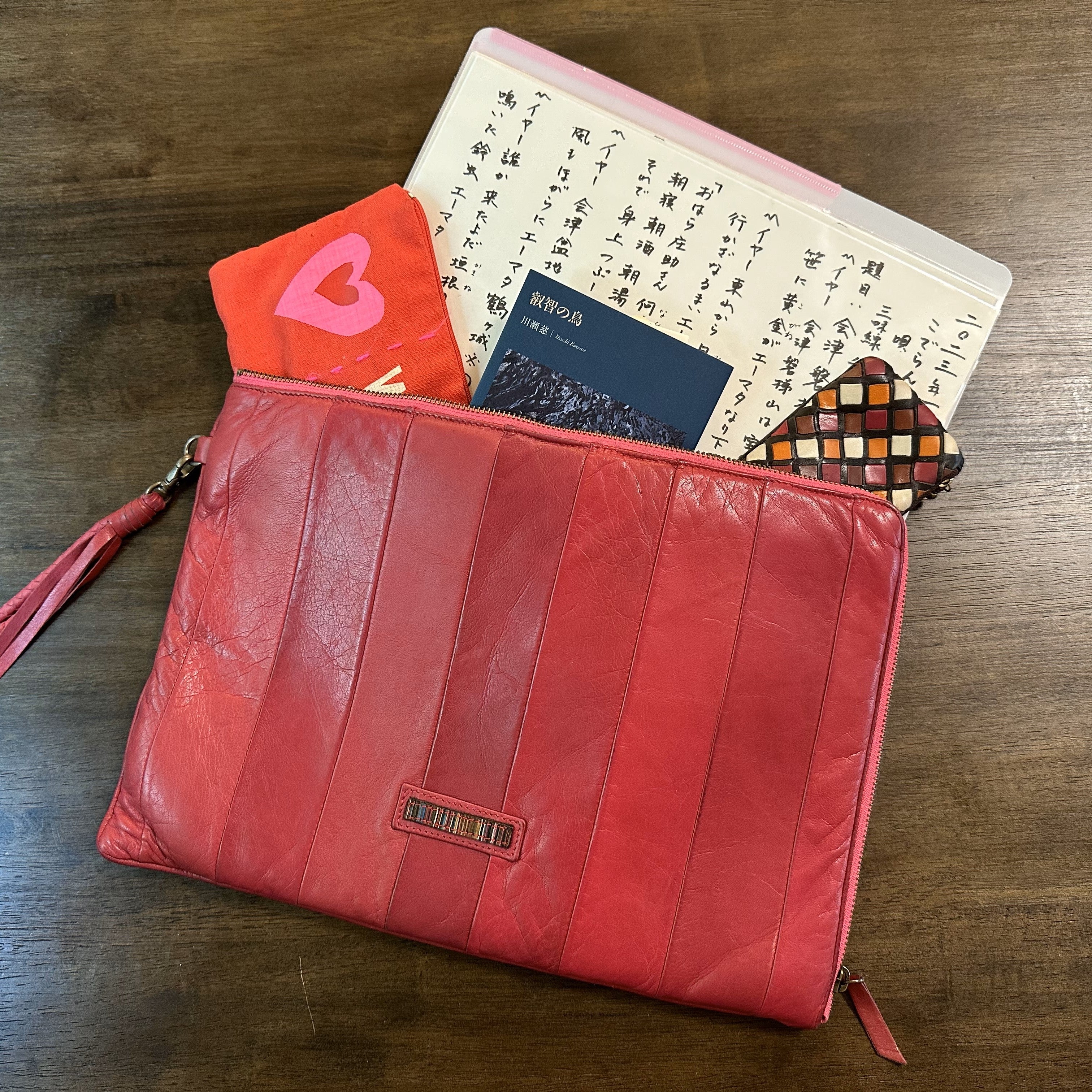 【Spice up!】ともに人生の皺を刻んでゆく相棒「Shubu-Shubu Clutch 」 – andu amet